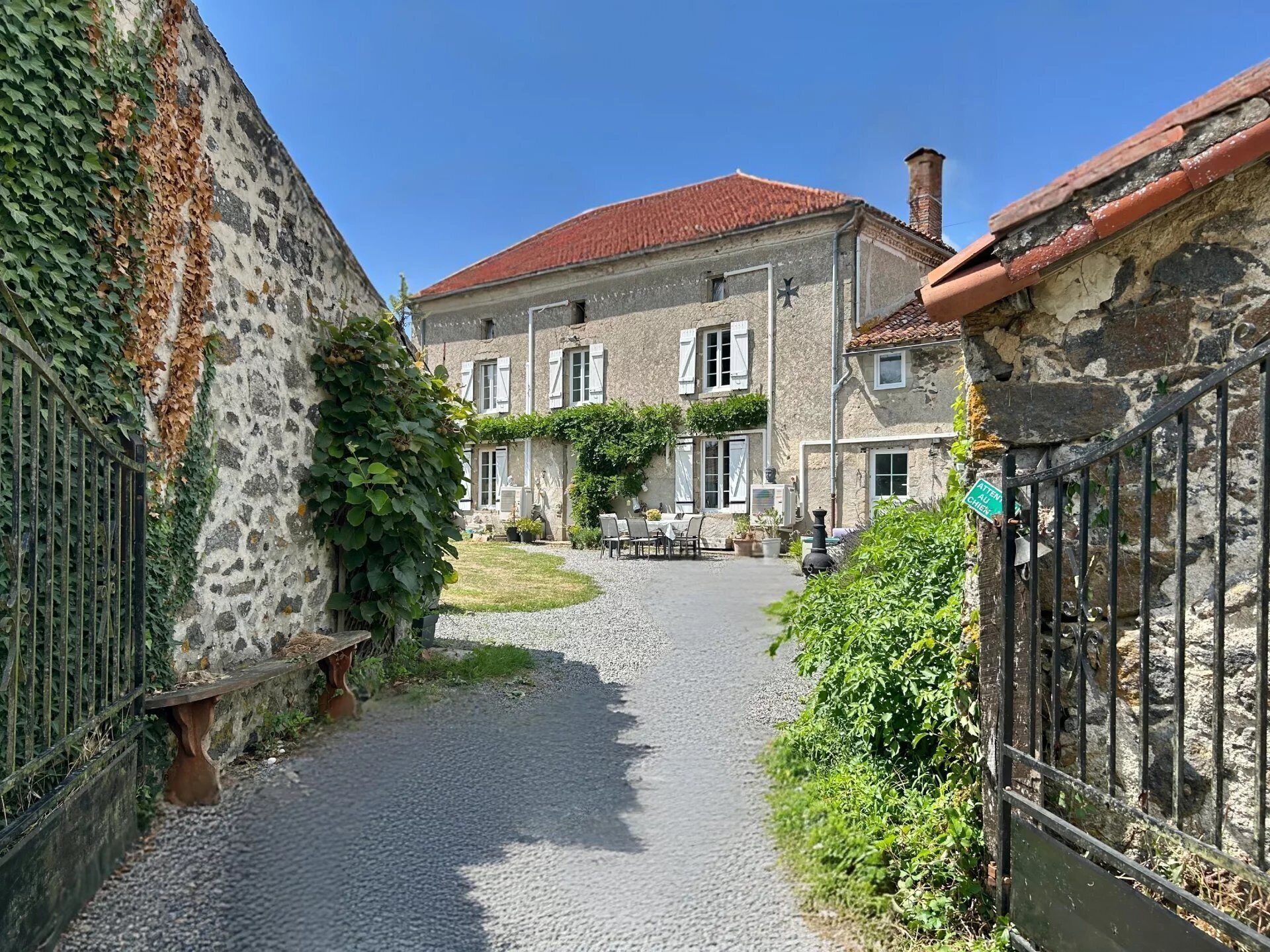 Chanteloup Charm: Serene Farmhouse with Income Potential - 5 Bed/4 Bath ...